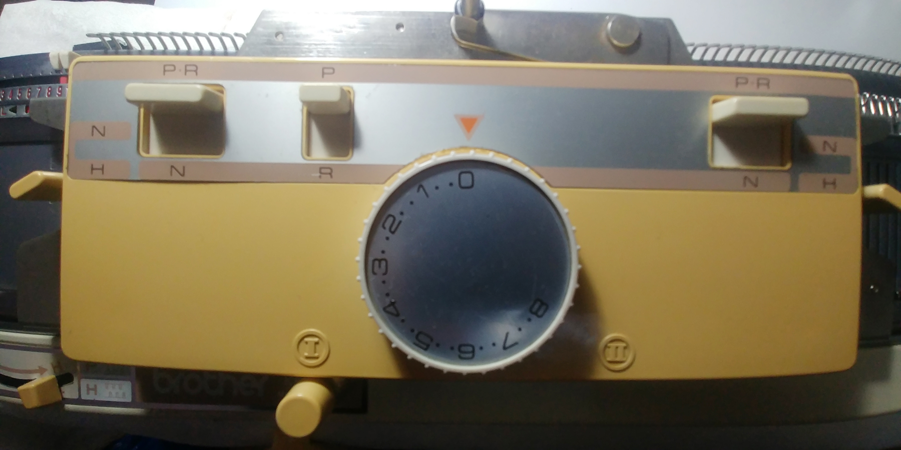 Manual Brother Ribber KR-830 (Segunda Cama de Agujas) – Knit Studium