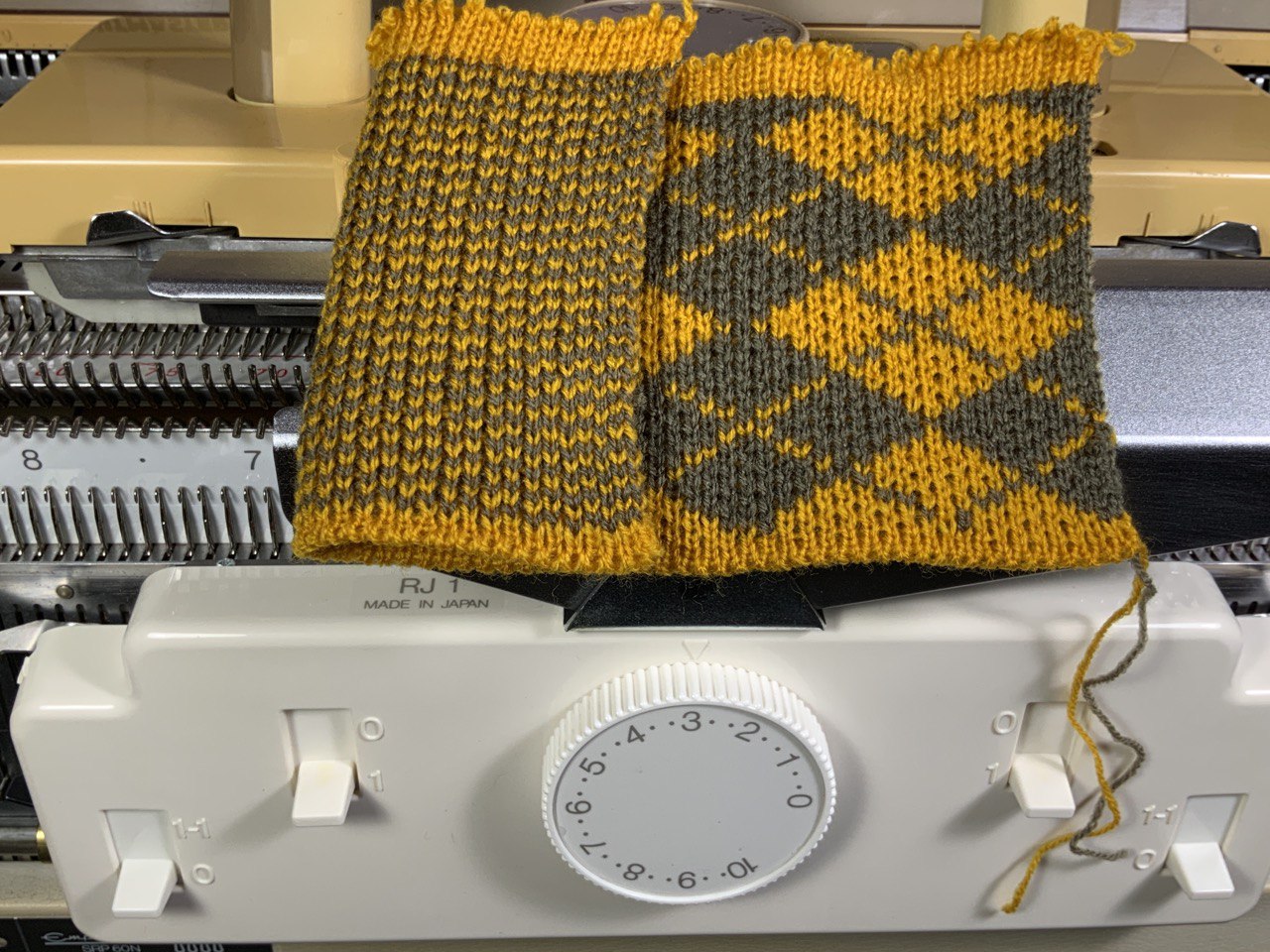 Silver Reed Carro RJ1 Ribber Carriage (Bird’s eye). – Knit Studium